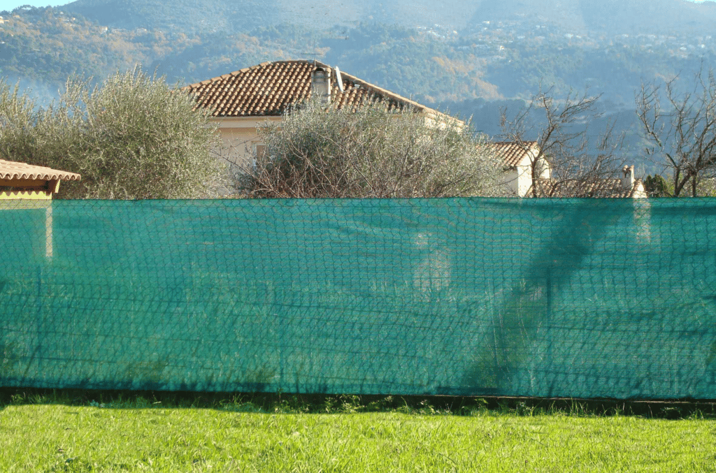 Comment installer Brise-vue PVC ? - Terrre d’Humus